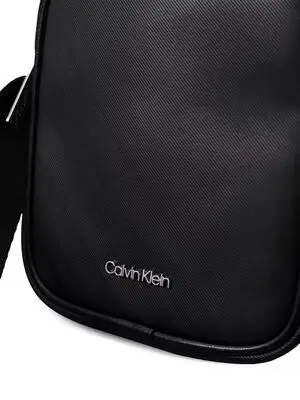 Calvin Klein Logo-plaque Shoulder Bag