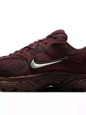 Nike V5 Lace-up Sneakers - Red