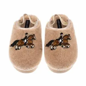 LAINES LONDON Flatform Cloud Slippers With Horse Brooches - Brown/gold
