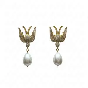 SILVER & ELEGANT Bird Pearl Drop Earrings - White/gold