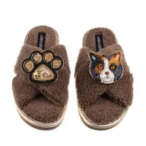 LAINES LONDON Neutrals Boucle Slippers With Paw & Calico British Shorthair Cat Brooches Mink - Brown
