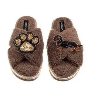 LAINES LONDON Boucle Slippers With Brooches - Brown
