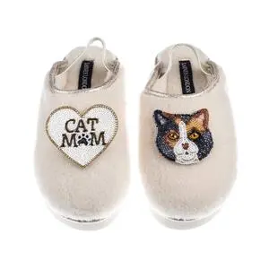LAINES LONDON Flatform Cloud Slippers With Brooches Gold/white