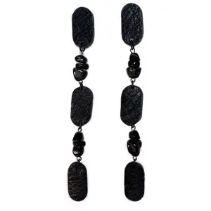 WAIWAI Capsule Dangle Earrings With Hematite Crystals - Black