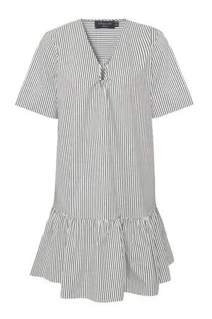 Exquise Sleeveless Day Dresses