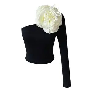 LONDON ATELIER BYPRODUCT One-sleeve Top With Detachable Flower Pin - Black/white