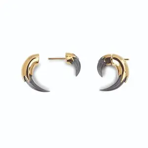 KASUN LONDON Vampire Claw Stud Earrings - Gold