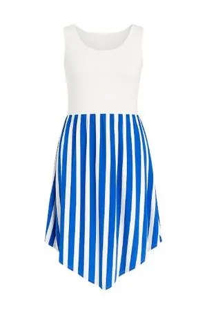 Conquista Scoop Neck Day Dresses