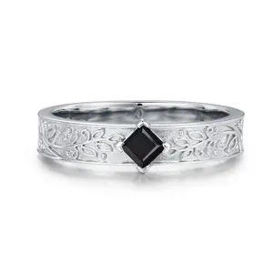 AZURA JEWELRY NEW YORK Oakleaf Black Onyx Ring White Gold Vermeil - Silver/black