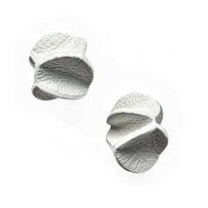 WAIWAI Rivelis Leather Earrings - White