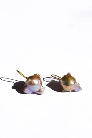 THE LINK BETWEEN Rosalind Renaissance Baroque Pearl Drop Earrings - Pink