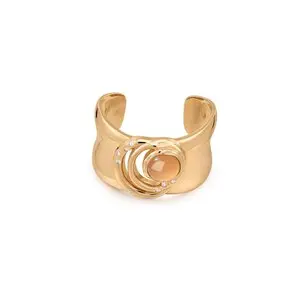 RETRO CHIC Sculptural Bangle With Coral Glass - Gold