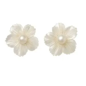 MARTINA ROZENBERG SMIRA JEWELRY Flower Pearl Earrings