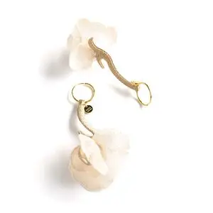 NANA WATANABE Petal-like Embroidered Earrings - White