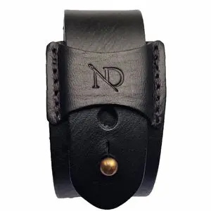 N'DAMUS LONDON Finsbury Natural Grain Leather Bracelet With Brass Button - Black