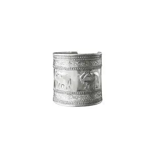 ORIAKU STUDIO Sabu Arm Cuff With Elephant Carvings - Silver