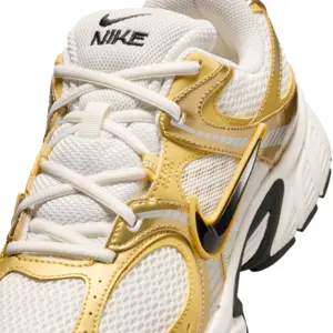 Nike V5 Rnr Athletic Sneakers - White
