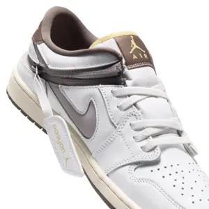 JORDAN 1 Low Easyon Sneakers