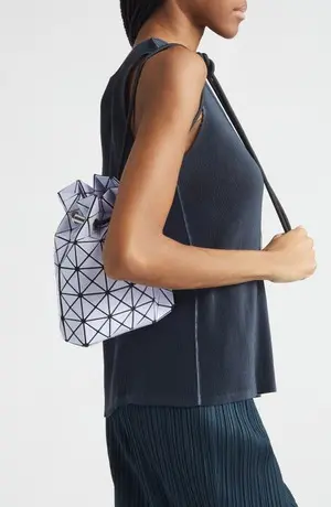 Issey Miyake Wring Glossy Bucket Bag - Light Lavender
