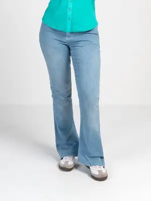 KETTLEWELL Darla Comfort Bootcut Jeans - Light Denim