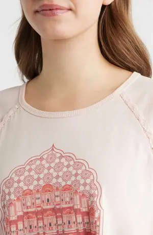 CITY BLUES Crochet Detail Graphic T-shirt - Pink