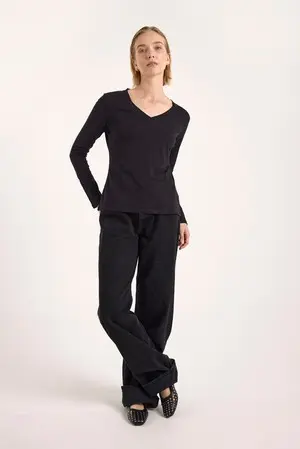 BRODIE CASHMERE Cotton V-neck Long Sleeve T-shirt - Black
