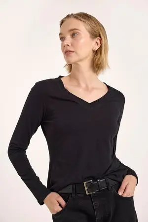BRODIE CASHMERE Cotton V-neck Long Sleeve T-shirt - Black