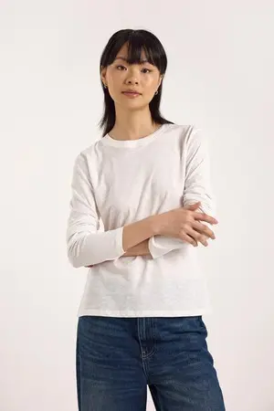 BRODIE CASHMERE Long Sleeve Cotton Crew Neck T-shirt - White