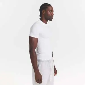 SKIMS Slim T Shirt | White | Large | Fits Everybody - Marble