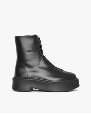 THE ROW Zipped 1 Leather Ankle Boots - Black