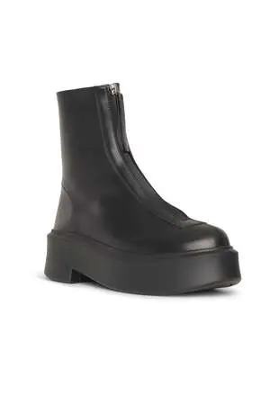 THE ROW Zipped 1 Leather Ankle Boots - Black