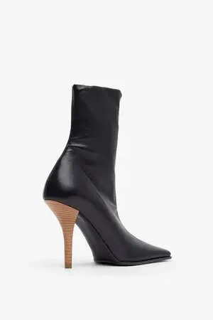 Alaïa 90 Leather Ankle Boots