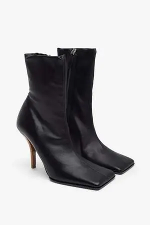 Alaïa 90 Leather Ankle Boots
