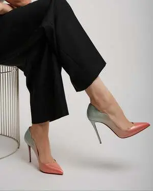CHRISTIAN LOUBOUTIN Hot Chick 100 Degrade Pumps - Pink