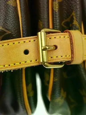 LOUIS VUITTON 2004 30 Monogram Saumur Messenger Bag - Brown
