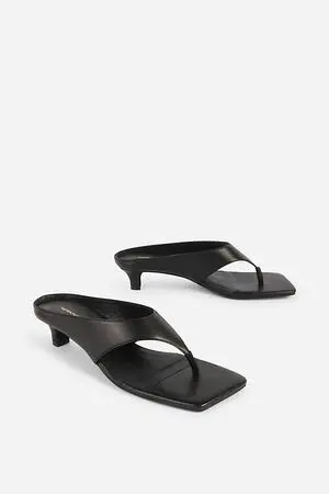 Intentionally Blank Year Ahead Flip-flop Kitten Heels - Black