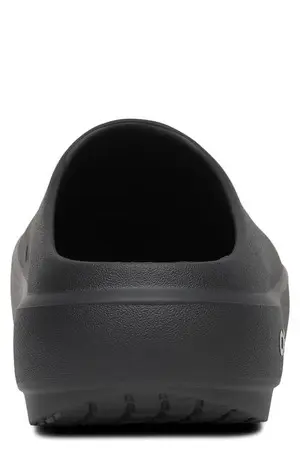 OOFOS Ooclog Clog