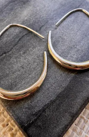 ERIN MCDERMOTT JEWELRY Silver Hampton Hoop Earrings