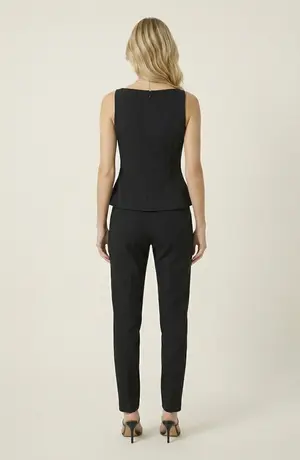 MODENAIRE Sleeveless Asymmetrical Button Top