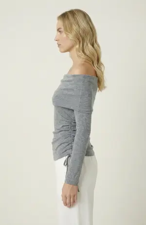MODENAIRE Off-shoulder Long Sleeve Top