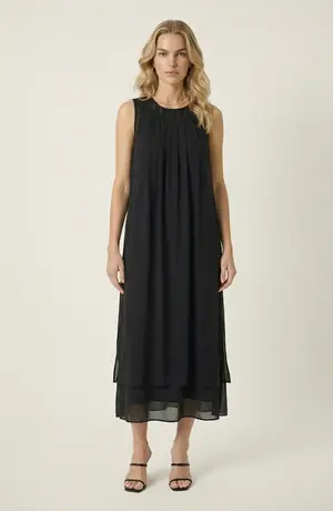 MODENAIRE Pleated Sleeveless Midi Dress