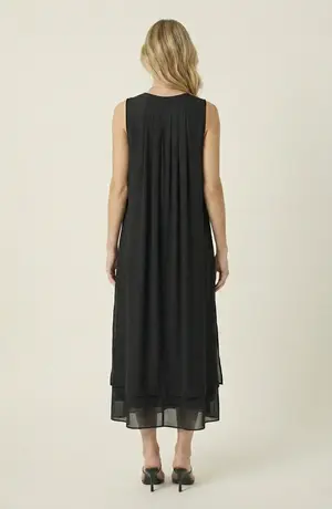 MODENAIRE Pleated Sleeveless Midi Dress