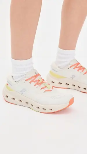 On Cloudrunner 3 Sneakers - Ivory/dew