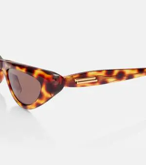 Bottega Veneta Curvy Cat-eye Sunglasses