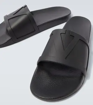 Valentino Garavani Vlogo Slides