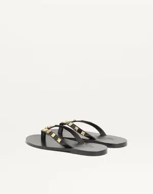 Valentino Garavani Rockstud Calfskin Thong Sandals - Black