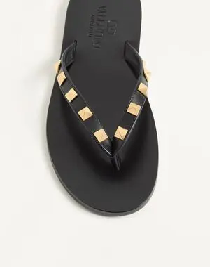Valentino Garavani Rockstud Calfskin Thong Sandals - Black