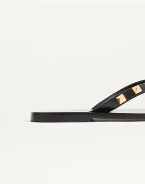 Valentino Garavani Rockstud Calfskin Thong Sandals - Black
