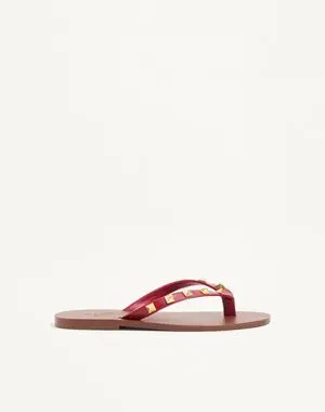 Valentino Garavani Rockstud Calfskin Thong Sandals - Red