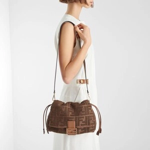 Fendi Mamma Baguette Medium Bag In Woven Raffia